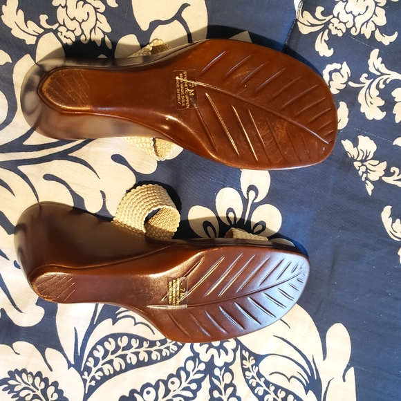 Vertan Italia | Shoes | Vertan Italia Brown And Cream Wedge Sandals Sz ...